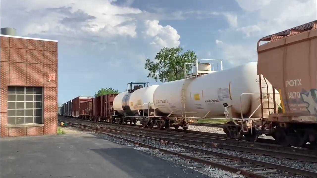 CSX 4073 Leads Long Hood Forward to Niagara Falls - YouTube