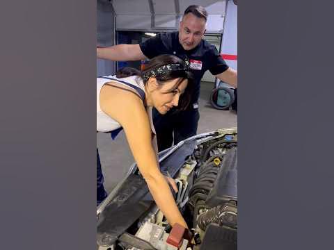 Девушка-автомеханик | Коза подрезала! - YouTube