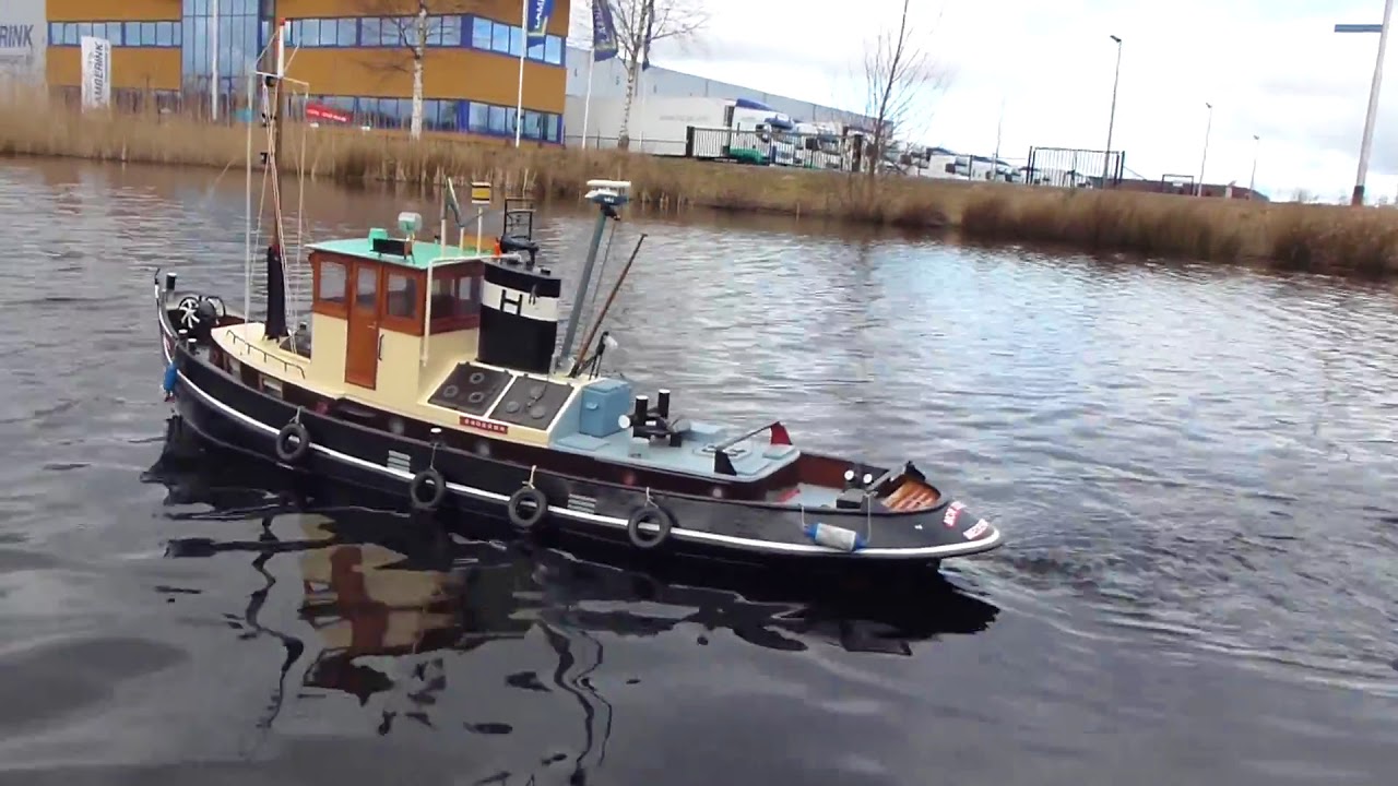 model sleepboot schaal 1:15 - YouTube