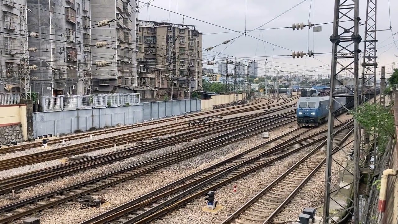 Train fans filming trains, filmed with a number of double machine ...