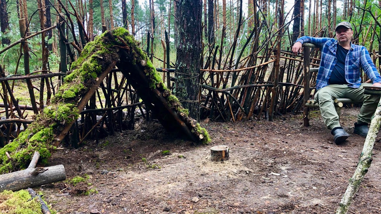 Life and bushcraft in the wild forest. Making a woodcutter and a chair ...