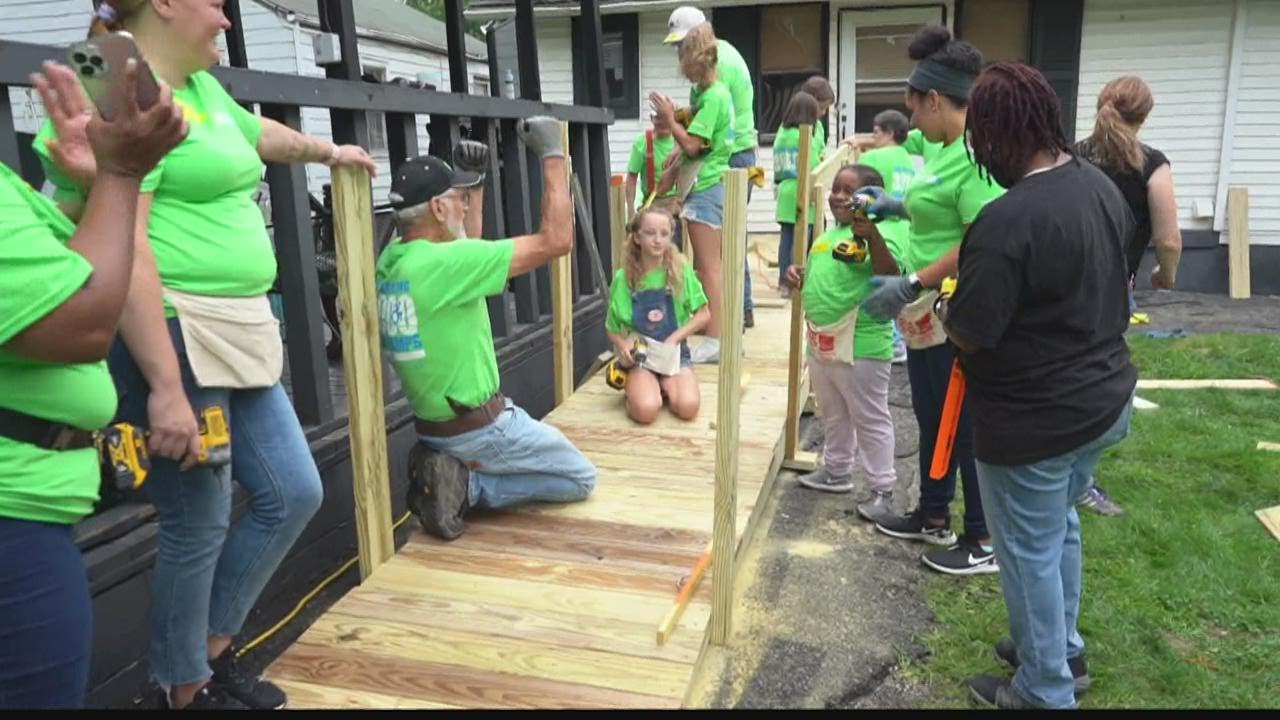 Volunteer group builds accessibility ramps - YouTube