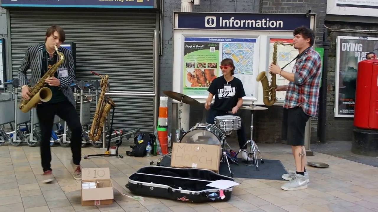 Moon Hooch busking in a London train station - YouTube