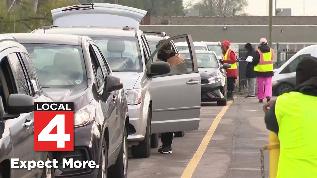 Go 4 It: Detroit church aims to feed 500 families this holiday - YouTube