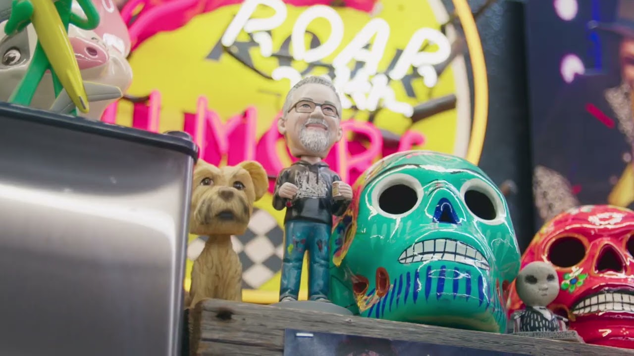 Pinstriping- A Day in the Life of Todd Hanson / Hanson Graphix - YouTube