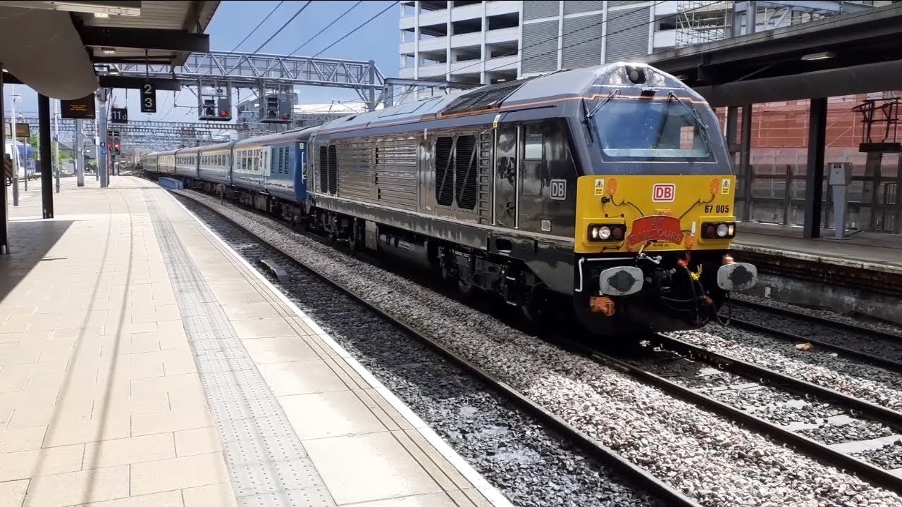 Class 67005 + 67007 pass Leeds hauling the worth valley spelunker - YouTube