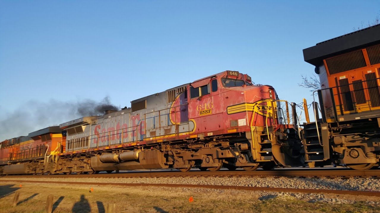 {BNSF 8392} Train ID K811-26 With BNSF Power/K5LLA On The Lead Motor ...