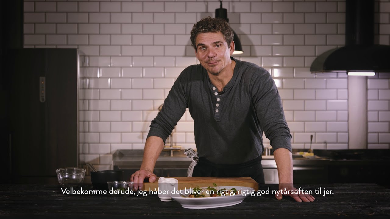 Thomas Rode - Grillet hummer med Jalapeño-kål - YouTube