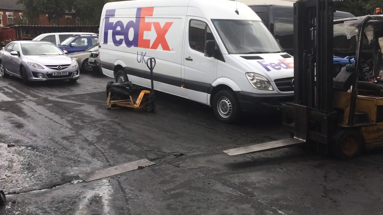 FED EX VAN SPRINTER OM651 - YouTube