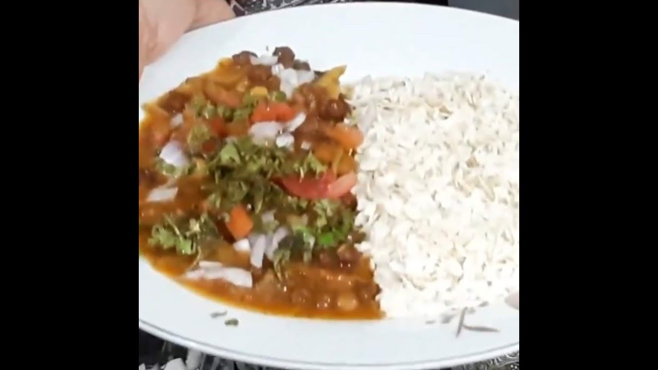 Ghughni Chivda / Poha - YouTube