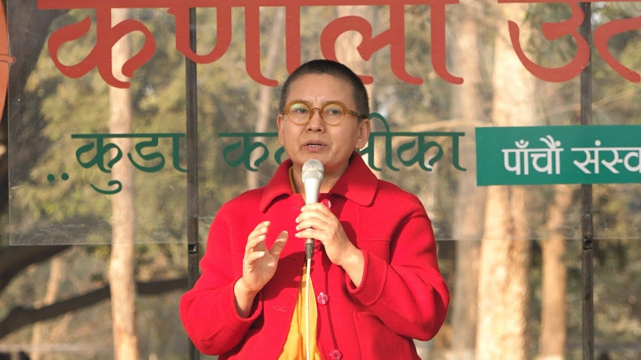 समाजसेवी आनी छोइङ डोल्मासंग विशेष कुराकानी गर्दै पत्रकार प्रकाश पन्त ...