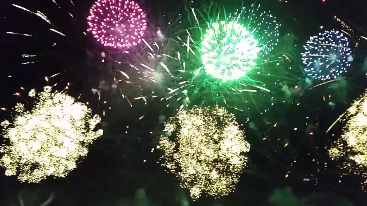 NYE 2016 - Fireworks at Nasimi Beach (Atlantis the Palm, Dubai) - YouTube