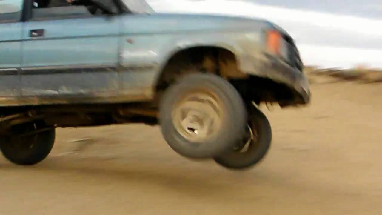 TOMS BIG LAND ROVER DISCOVERY JUMP - YouTube