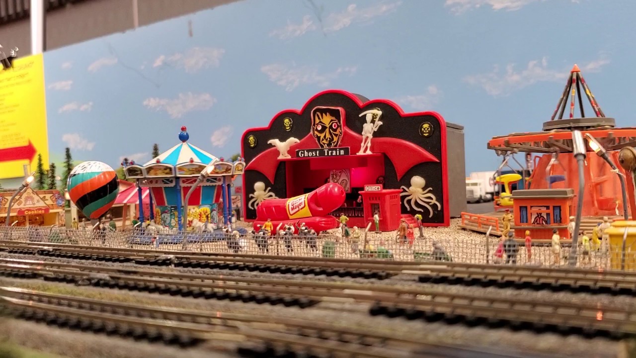 N Scale BIG Boy passing an NTRAK Carnival - YouTube