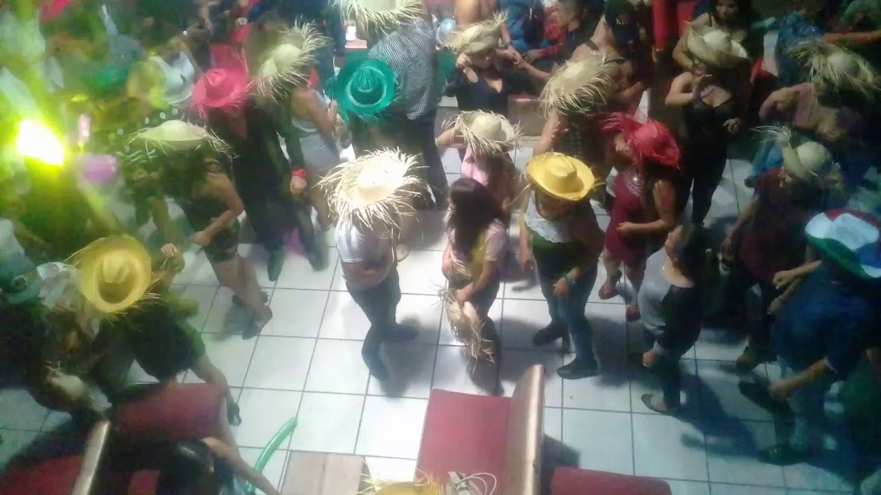 Cuando vas al antro y salen todos ha baila - YouTube