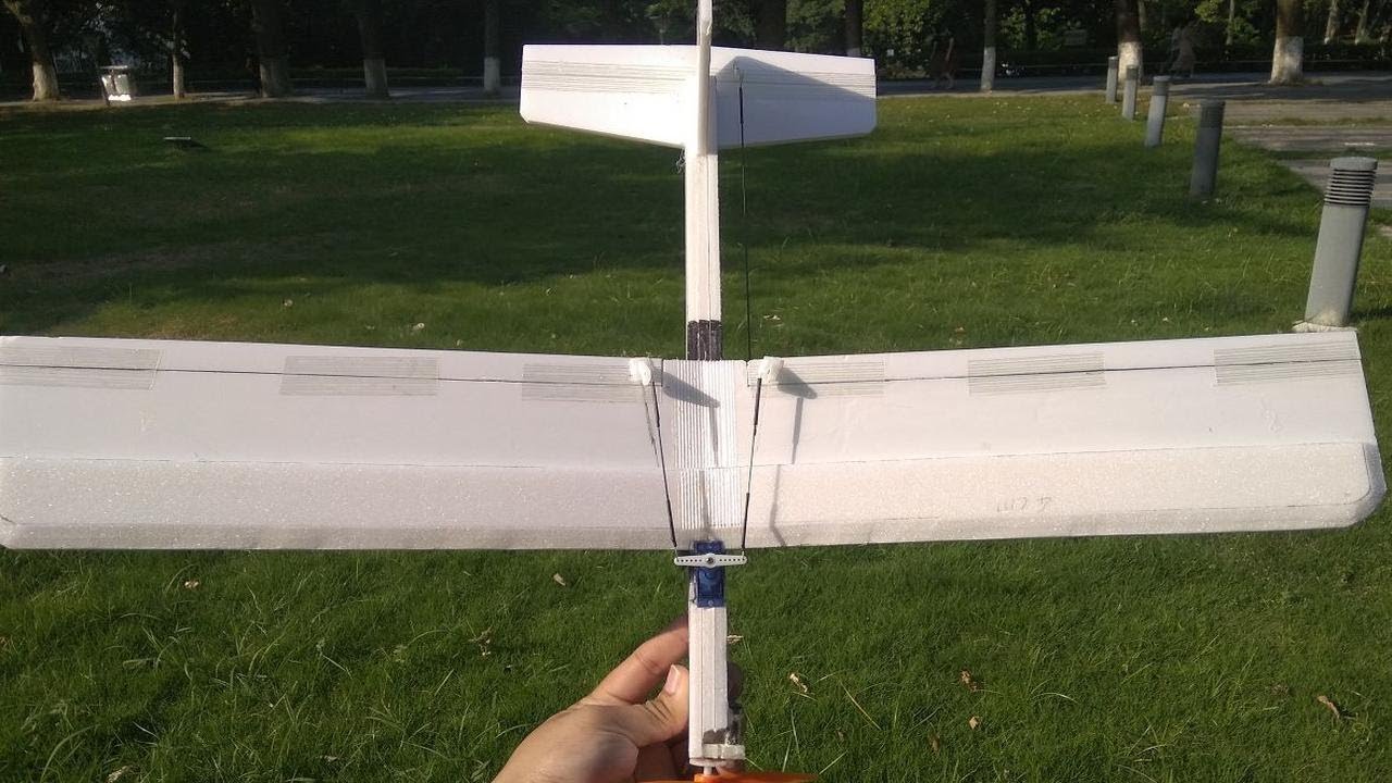 【微型航模】UP主终于开副翼了！“新手乐”号KFM2翼型上单翼练习机。 - YouTube