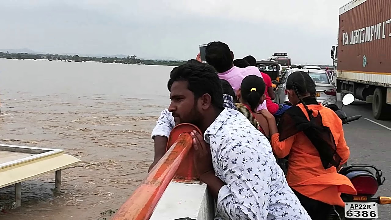 Temple drowning in Krishna River - YouTube