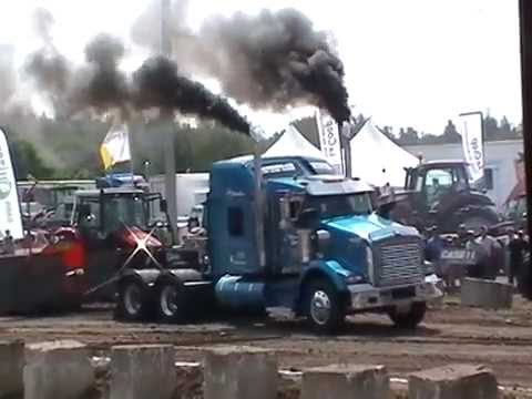 Mario Banville pulling Bedford 2014 Kenwrth T800 - YouTube