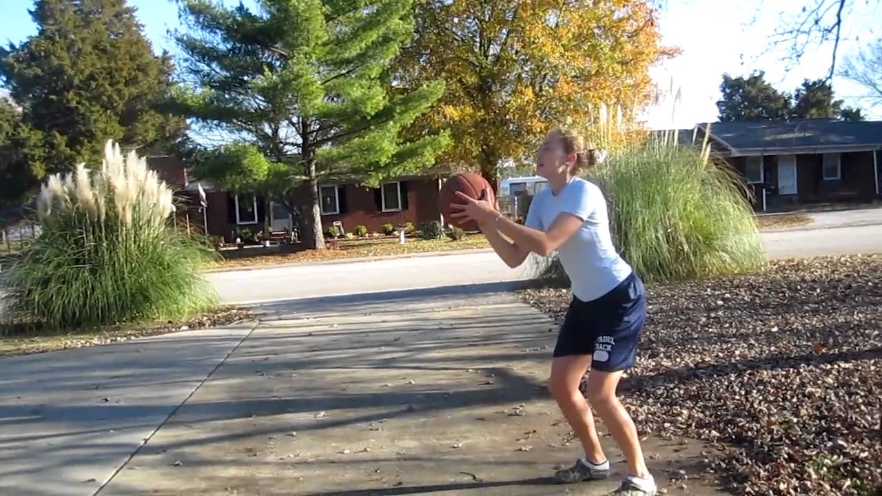 Como a Lanzar una Pelota de Baloncesto - YouTube