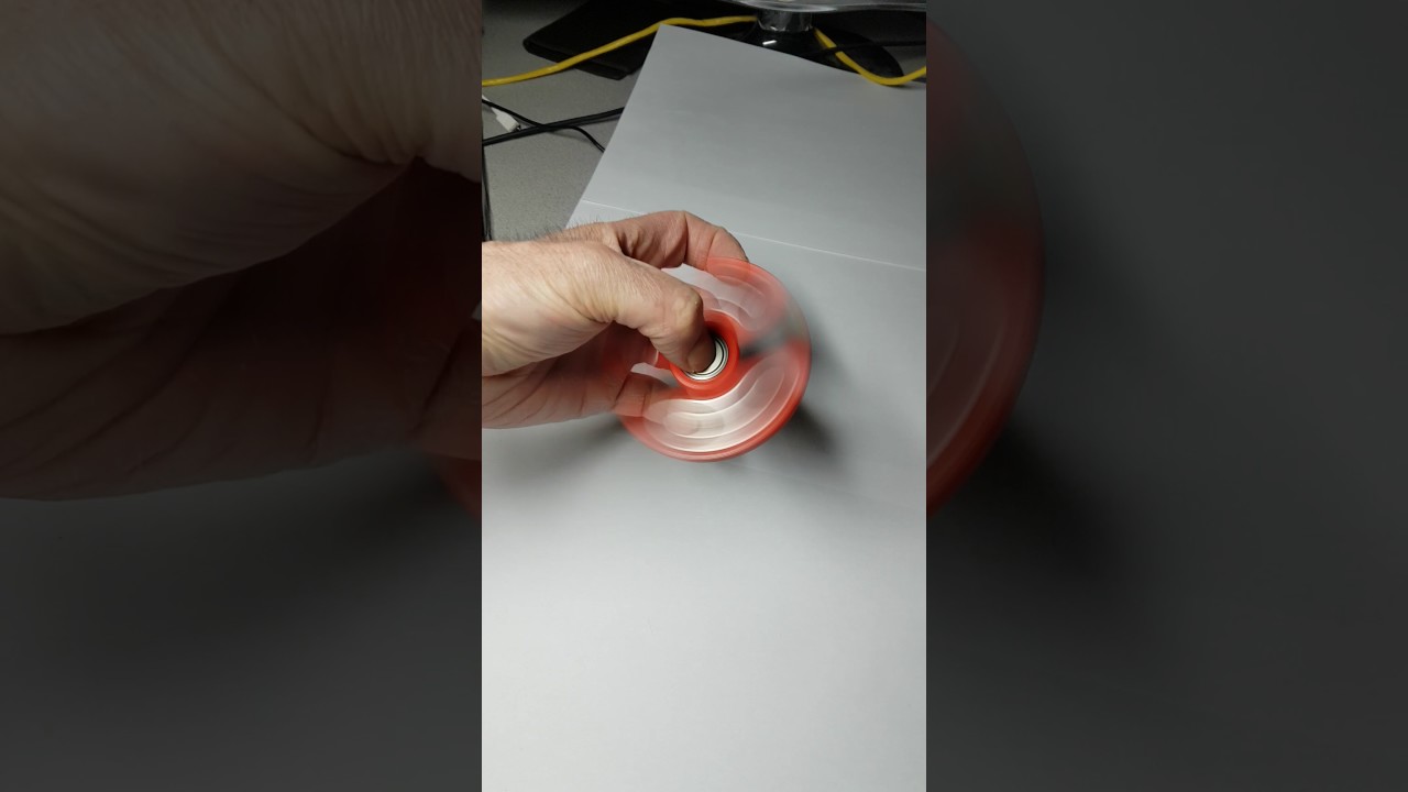 Fidget spinner in action - YouTube
