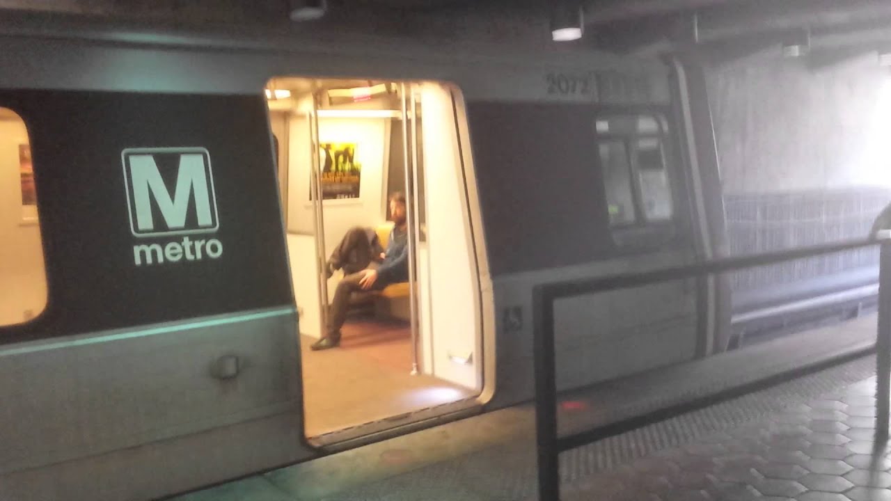 WMATA Metrorail Green line 8 car train Breda Rehab full set at Ft ...