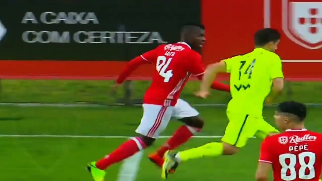 AURELIO BUTA | Welcome To Eintracht Frankfurt 2022 | Crazy Defending ...