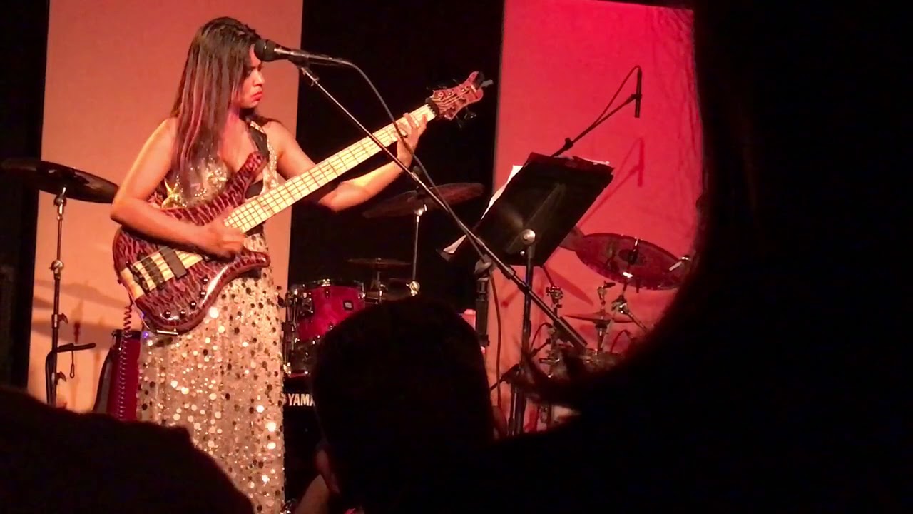 Mohini Dey Bass Solo - NAMM 2018 - YouTube