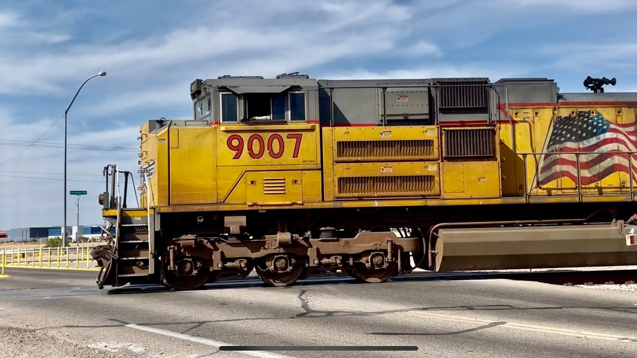 UP 9007 screams through Sossaman Rd on a westbound Phoenix train, Queen Creek AZ - YouTube