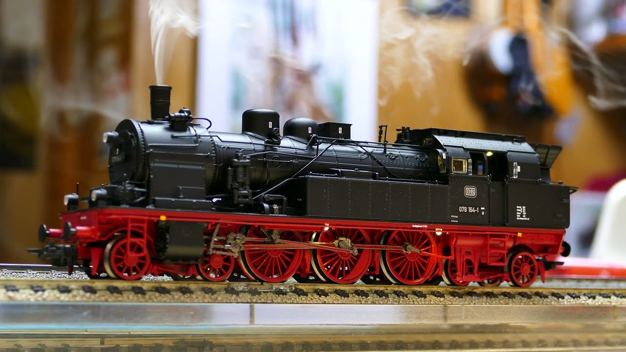 ESU T18/BR18 tank locomotive - YouTube