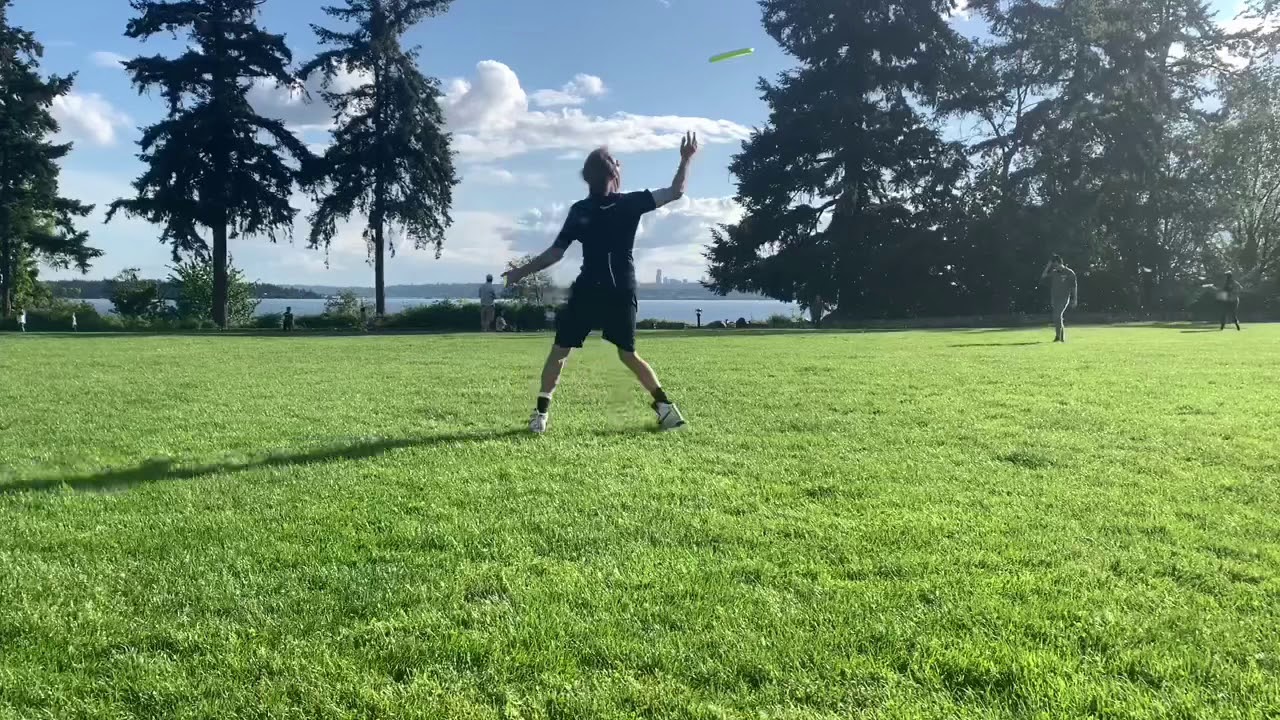 Freestyle frisbee training - YouTube