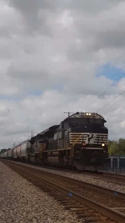 NS SD70ICC 1251 Leads NS 118 - YouTube