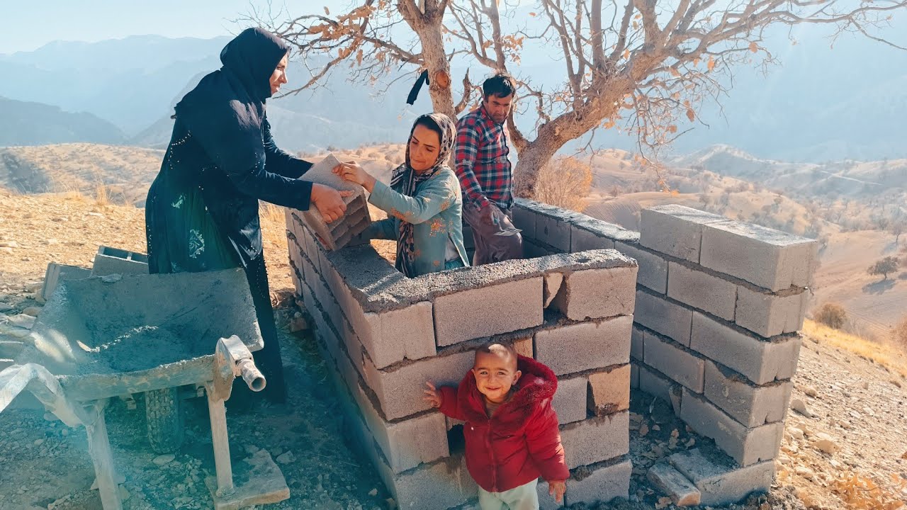 documentary about the unity of the nomadic family: Building a bathroom ...