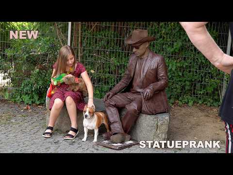 which one is real? The dog or the Statue?