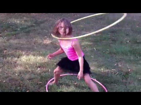 Kori Landmann hula hooping - YouTube