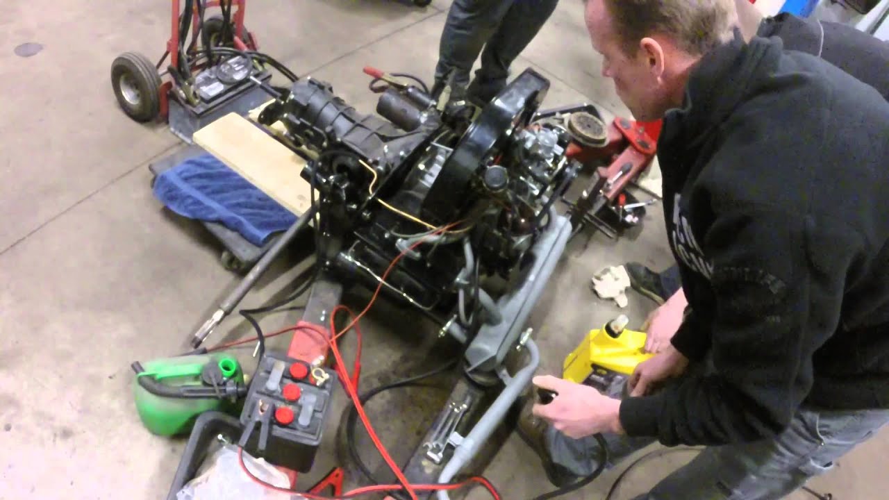 Original 1960 Volkswagen T1 Splitvan engine - YouTube