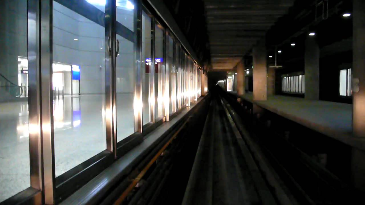 HKIA Passenger Train towards Boarding Gate 33-80 (Mitsubishi Stock ...