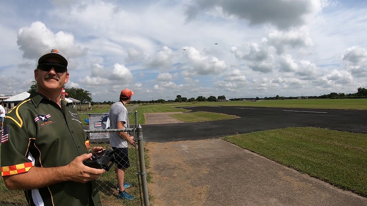 bomber field USA WW2 F4U Thunder Corsairs gaggle - YouTube