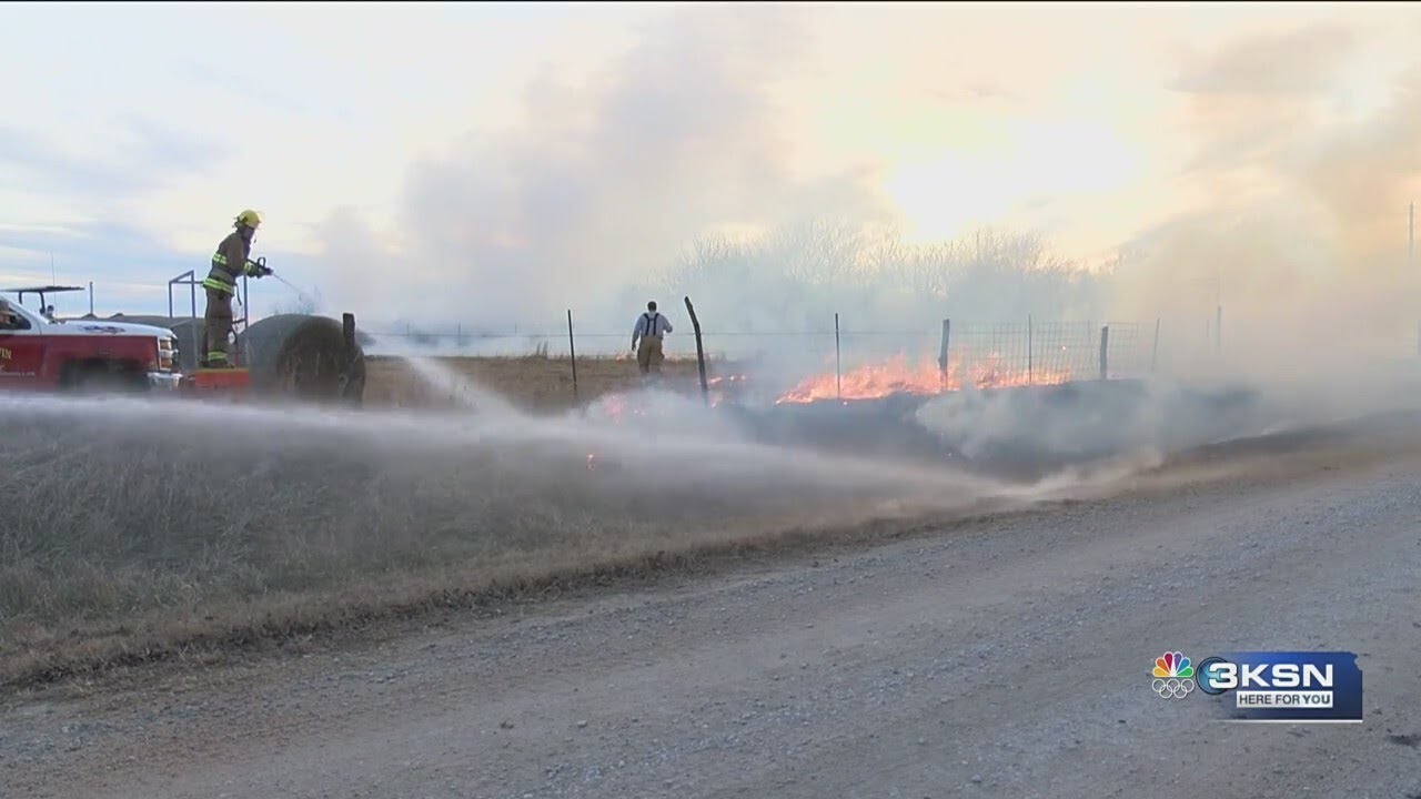 Rural fire departments conduct wildfire training session - YouTube