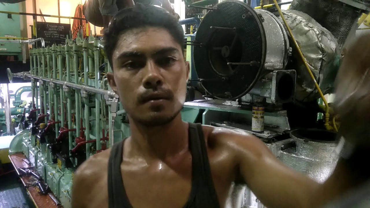 Proses pengecekan mesin induk kapal ..pengecekan turbo,mesin dan ...