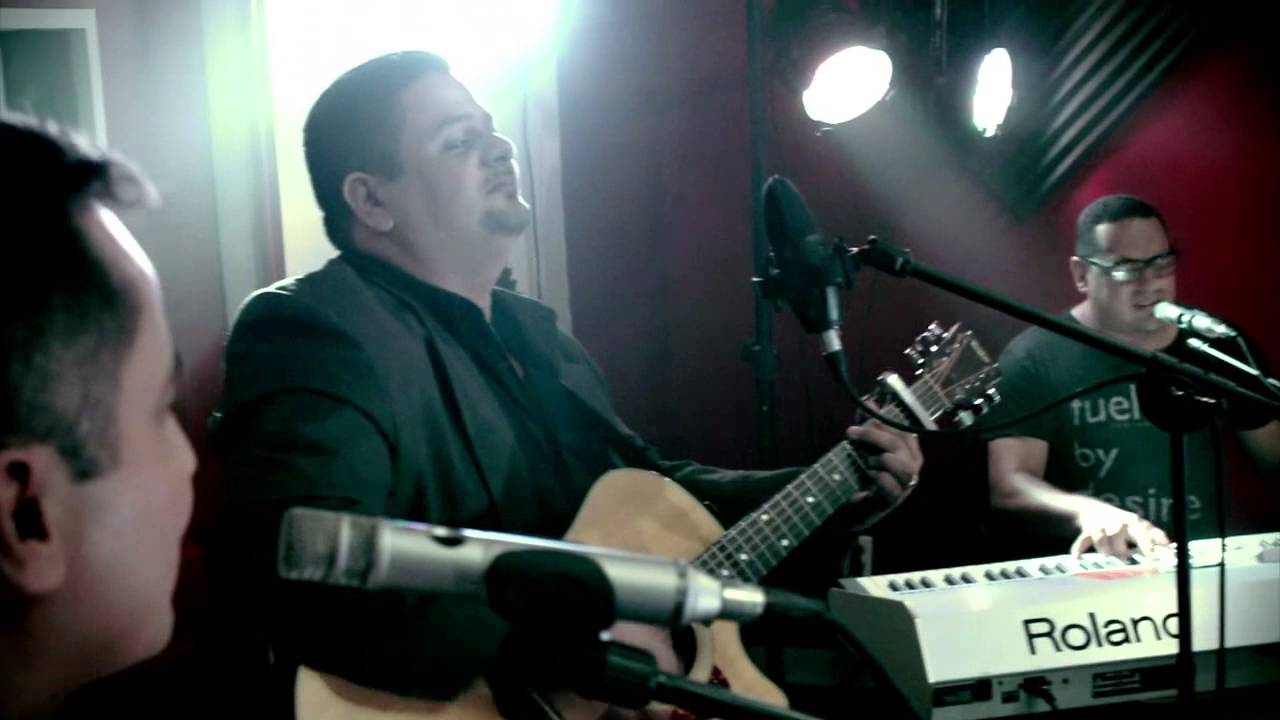 Cristo es nuestro Dios Video Oficial-Hector Bardales - YouTube