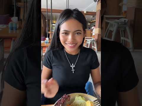 Praew Asian’s Little Sister Tries Street Food in Bangkok ! Real Market Experience