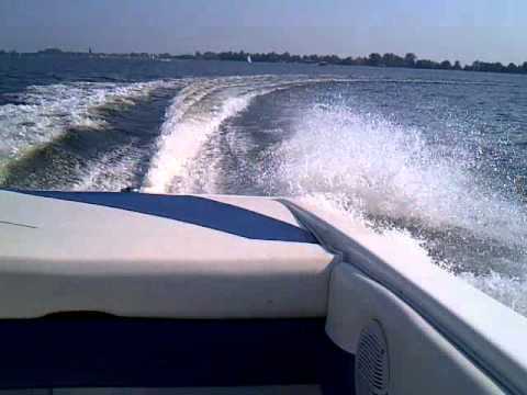 Bayliner speedboot neemt gewoon een bocht met 85 Km/uur - YouTube
