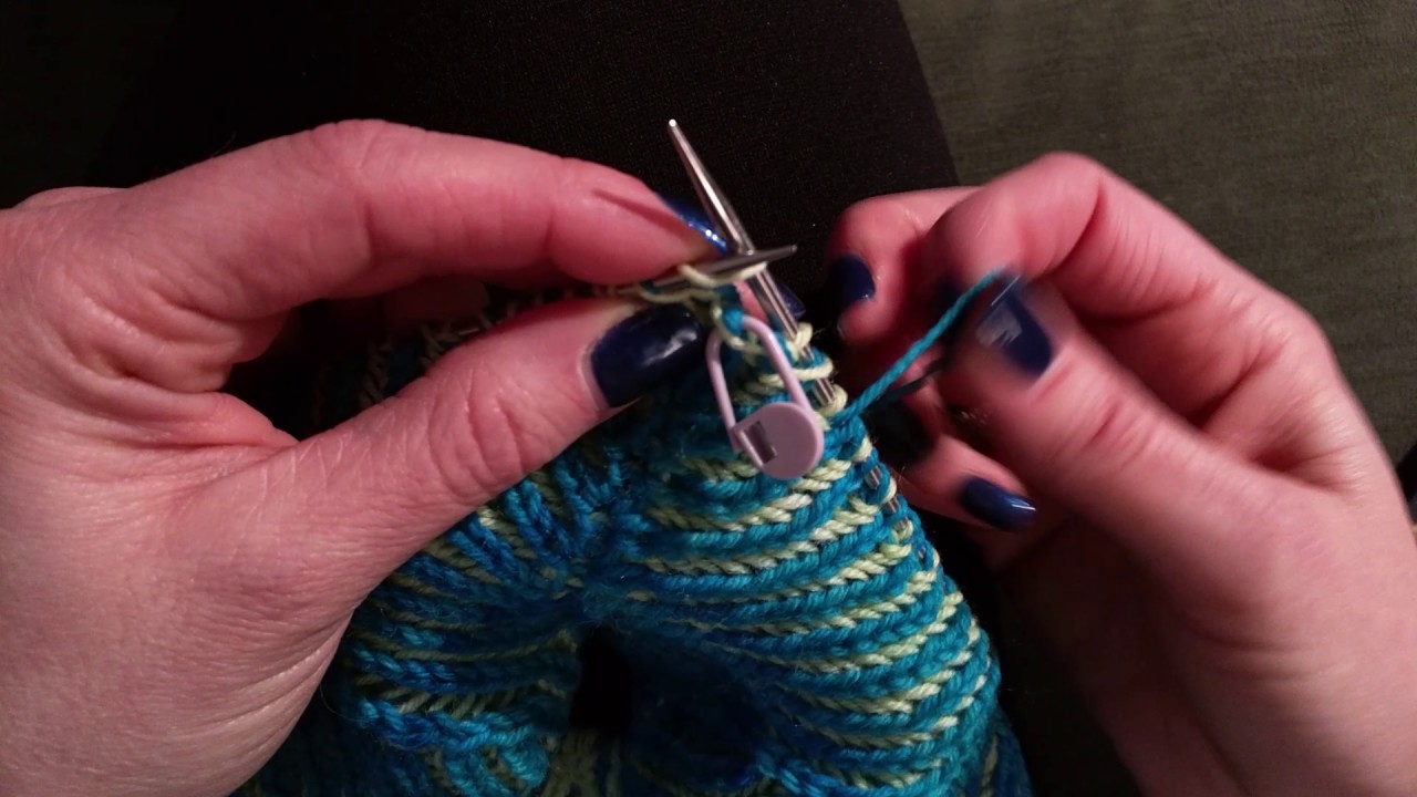 2-Color Brioche 4-Stitch Centered Decrease - YouTube