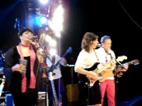 Abjeez - Tu Me Haces Falta (live in concert) - YouTube
