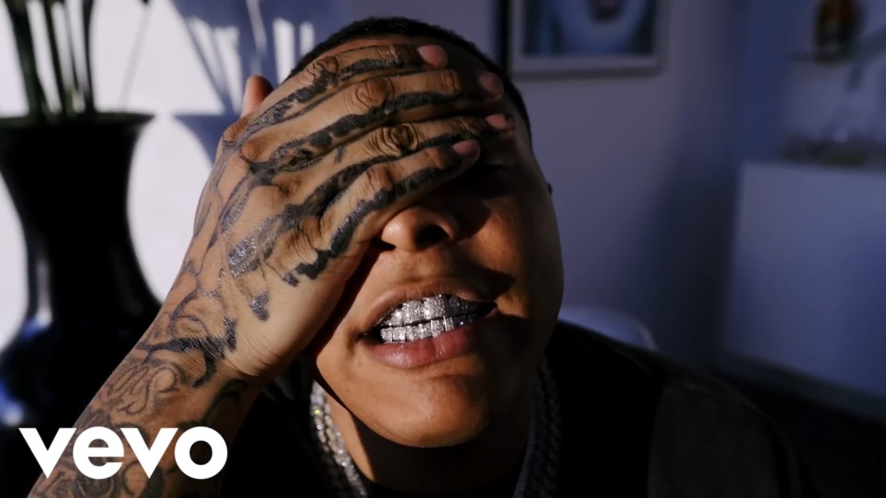 BigWalkDog ft. Gucci Mane & Moneybagg Yo - Gang Signs [Music Video ...