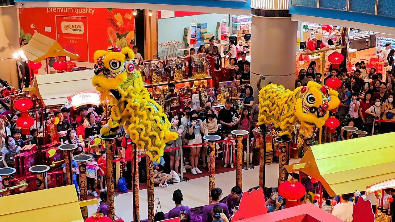 SUNWAY PYRAMID ACROBATIC LION DANCE PER CNY 2024 - YouTube