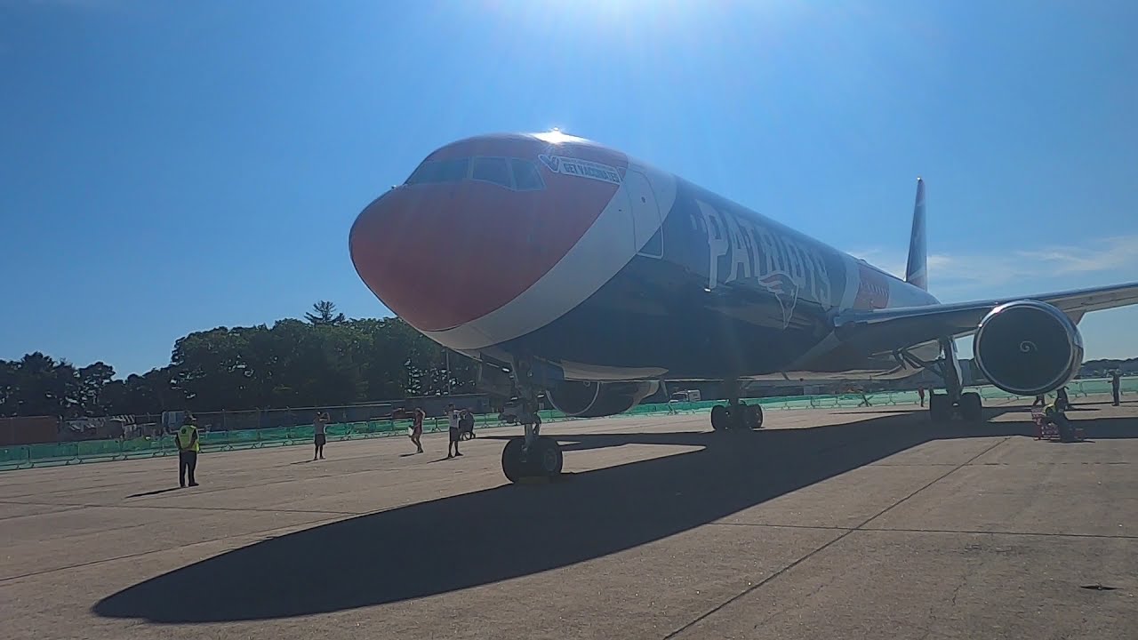 New England Patriots 6X Champions Team Plane - YouTube