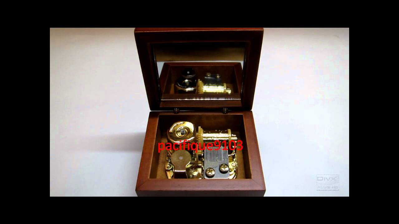 Sankyo Wooden Clockwork Music Box - Romance De L'amour - YouTube