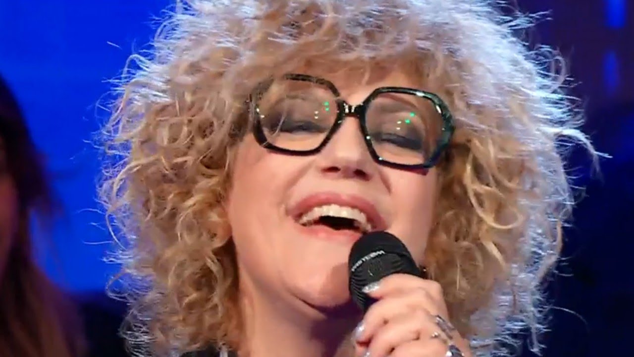 Manuela Villa canta dal vivo a BellaMa' - BellaMa' 02/12/2022 - YouTube