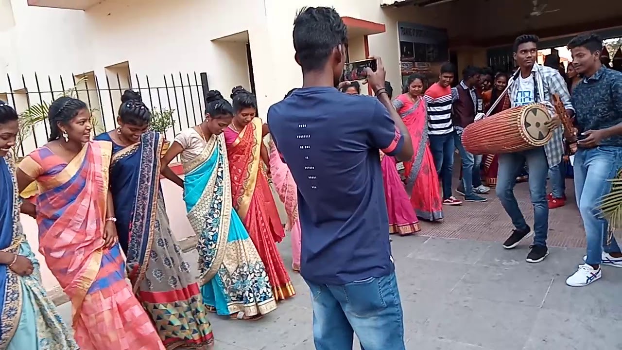 Gathering welcome dance - YouTube